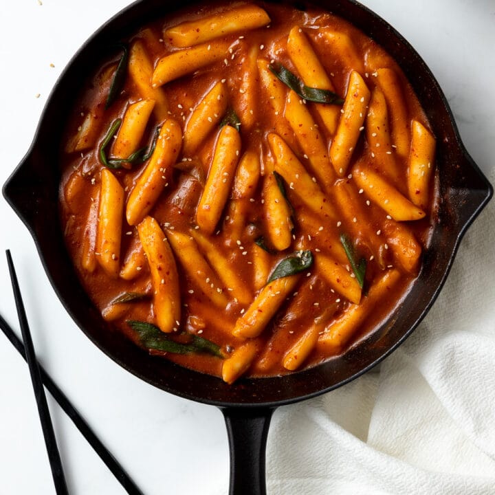 Tteokbokki (Spicy Korean Rice Cakes) - Bites of Beri