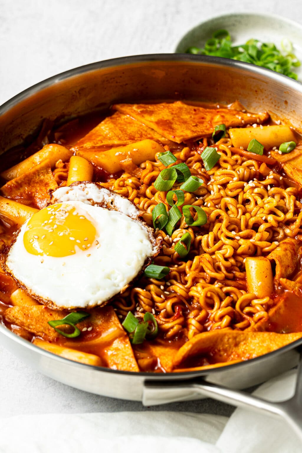 Rabokki (Korean Tteokbokki with Ramen) - Bites of Beri