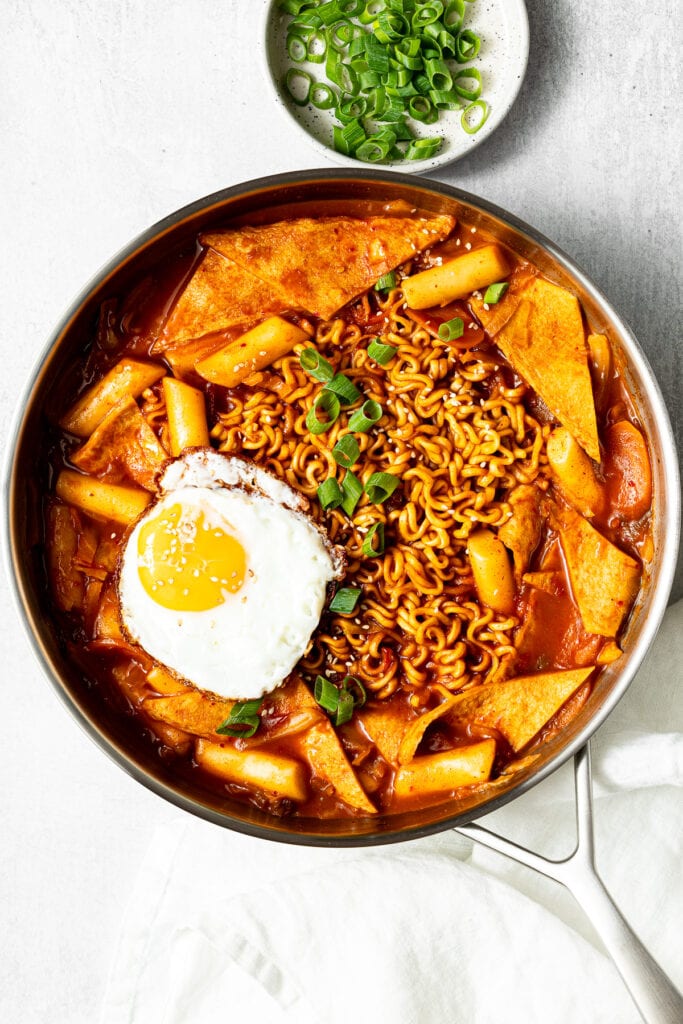Rabokki (Korean Tteokbokki with Ramen) - Bites of Beri